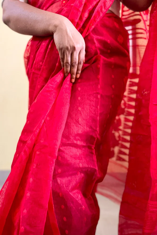 Red Soft Jamdani Saree with Floral Motifs | bongchong