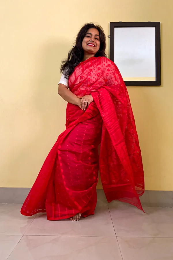 Red Soft Jamdani Saree with Floral Motifs | bongchong